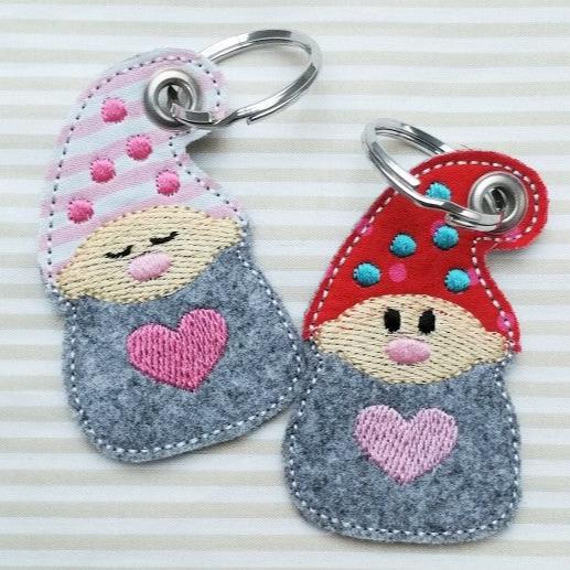 ITH Stickdatei Anhänger Wichtel – StoffCut