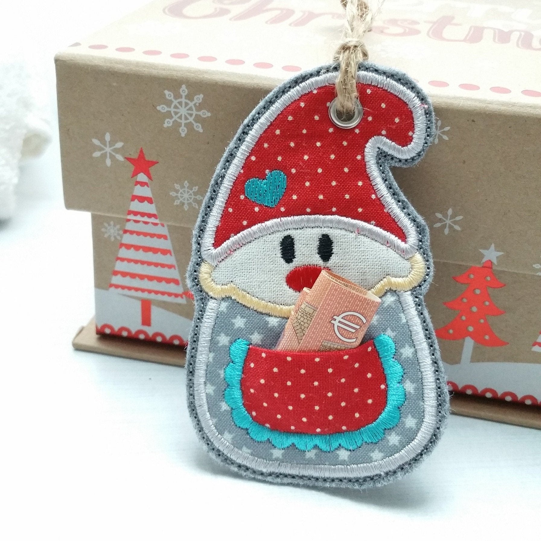 Stickdatei ITH Wichtel Geschenkanhänger – StoffCut