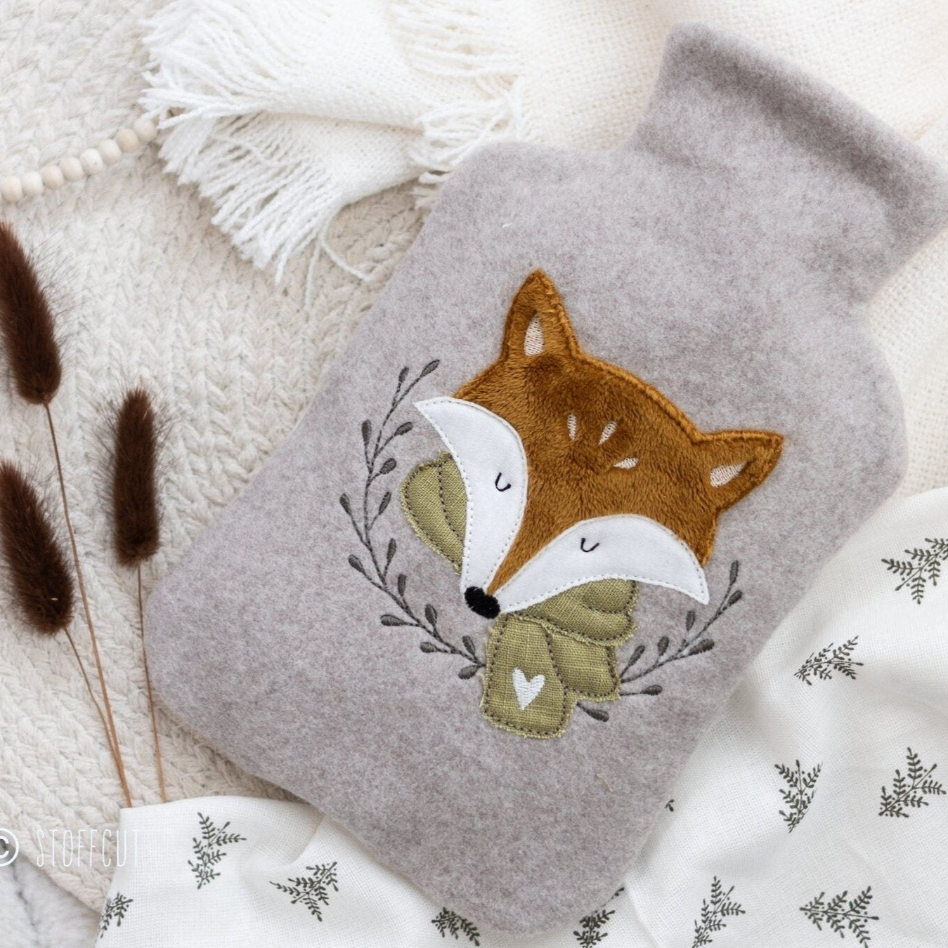 Stickdatei Doodle Fuchs mit Kranz – StoffCut